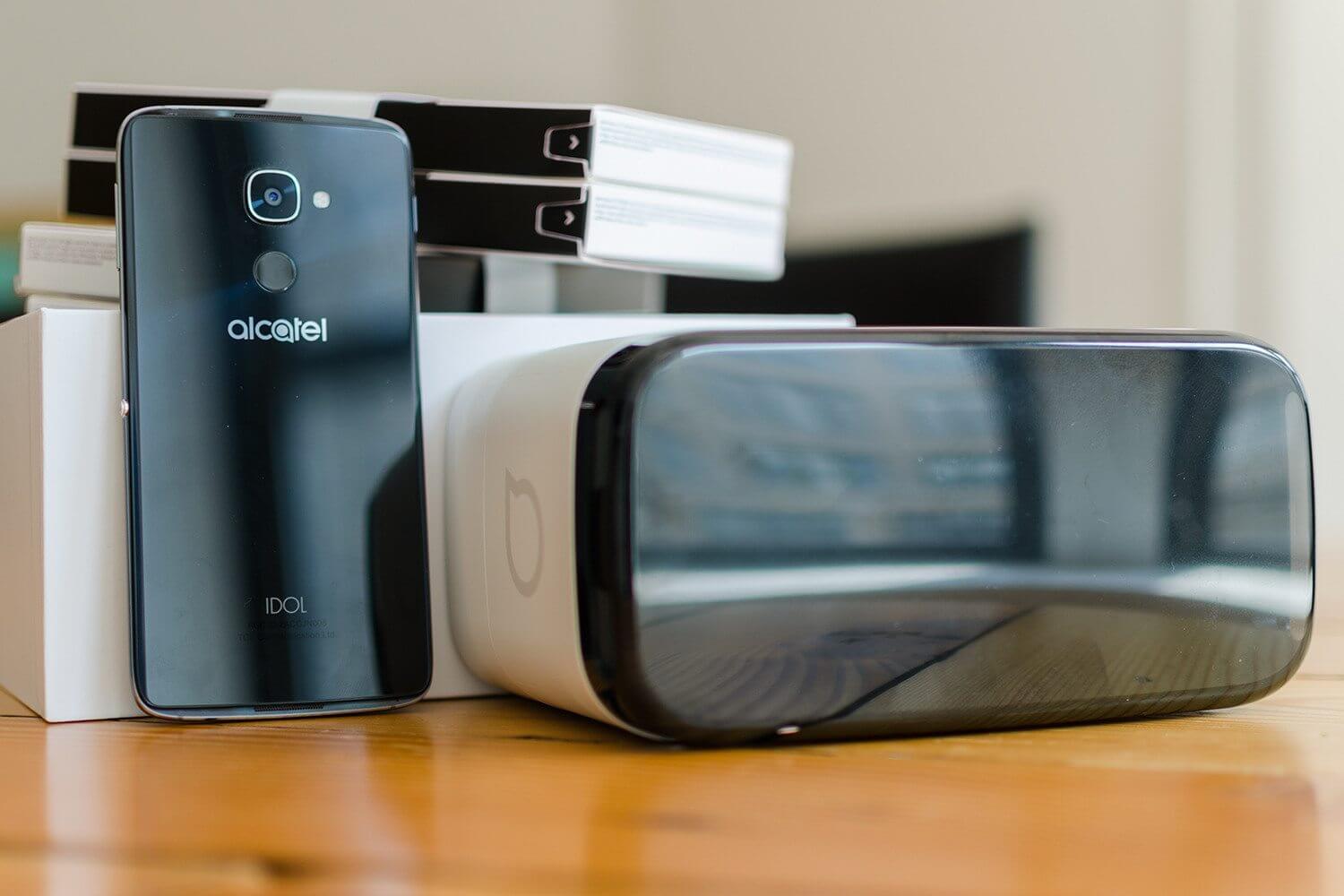 Alcatel lansează IDOL4 cu ochelari de realitate virtuală în Brazilia