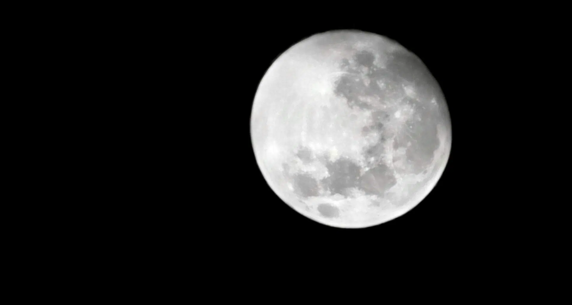 “Moon Mode” do Huawei P30 Pro é uma farsa; entenda a polêmica