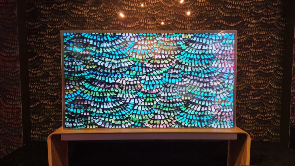 Smart TV com tela transparente? Conheça a LG OLED T