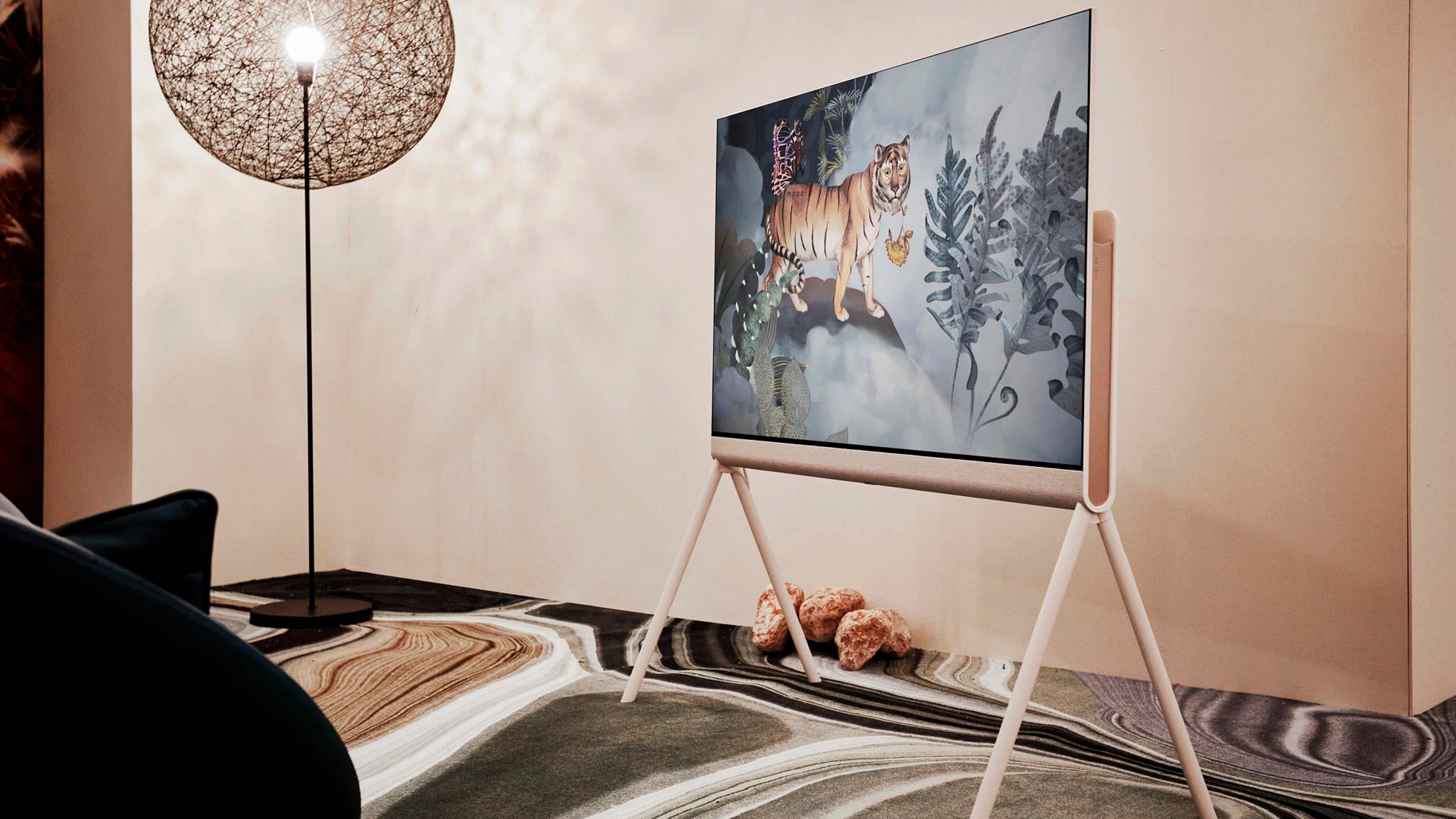 REVIEW: LG OLED Objet Collection Posé, smart TV com design premium