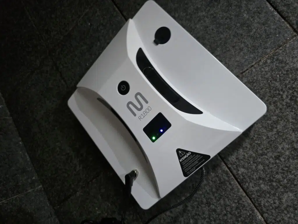 REVIEW: Cleanbot R1800, o robô limpador de vidros