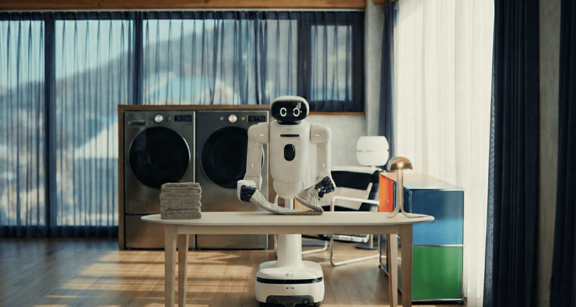 CES 2026: El robot doméstico LG CLOiD dobla la ropa y te prepara café.